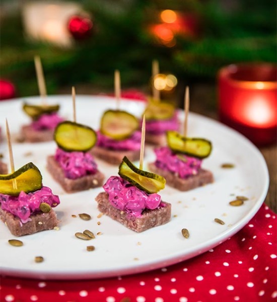 Kalvsylta med rödbetssallad och gurka - Vinston